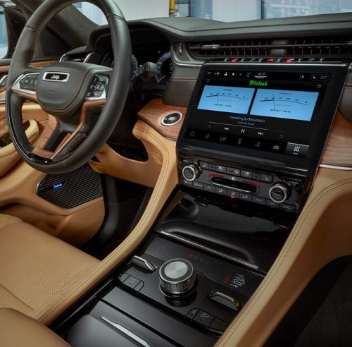 Jeep® Grand Cherokee Technology - Uconnect & Apple CarPlay